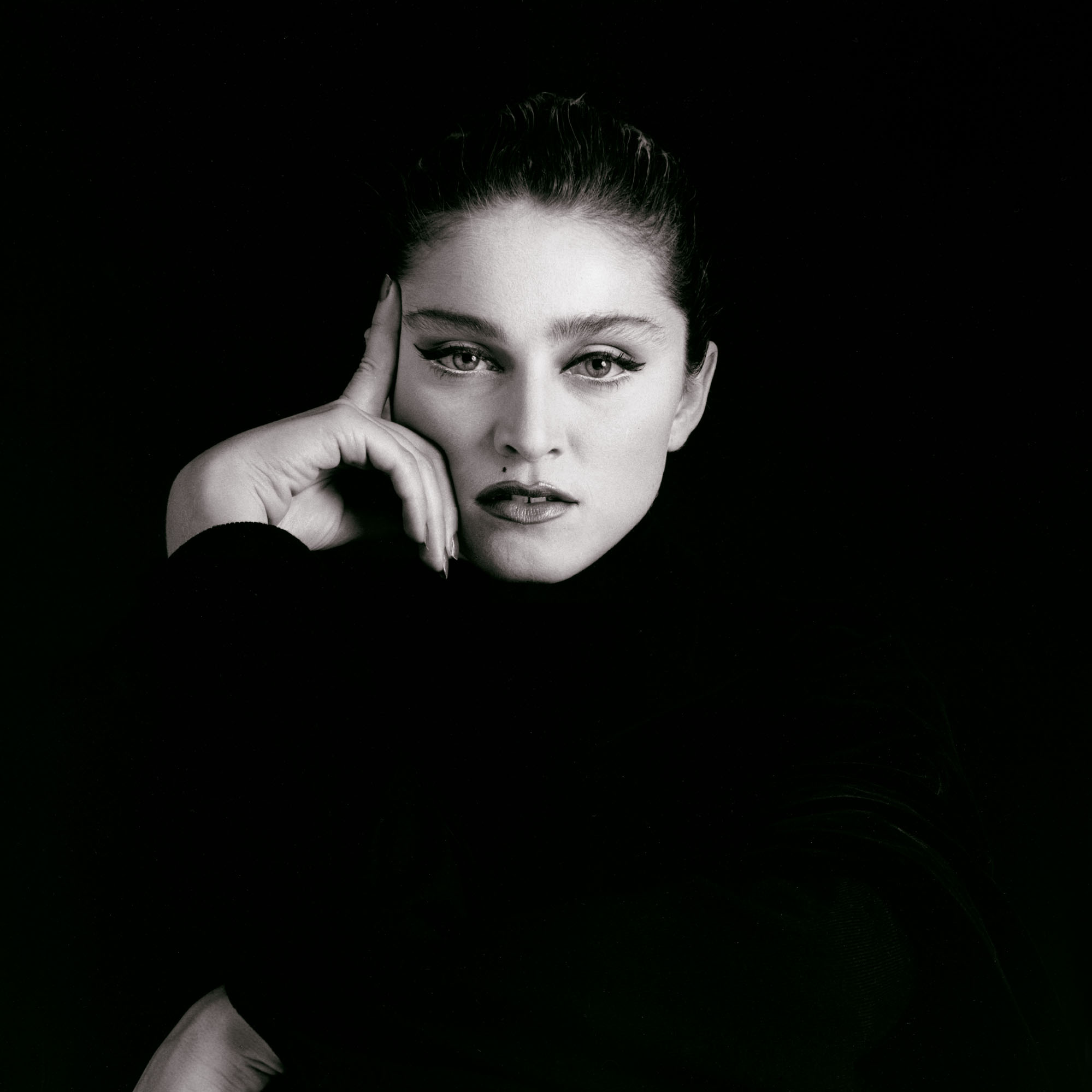 PORTFOLIO: CURTIS KNAPP – DIVINA MADONNA