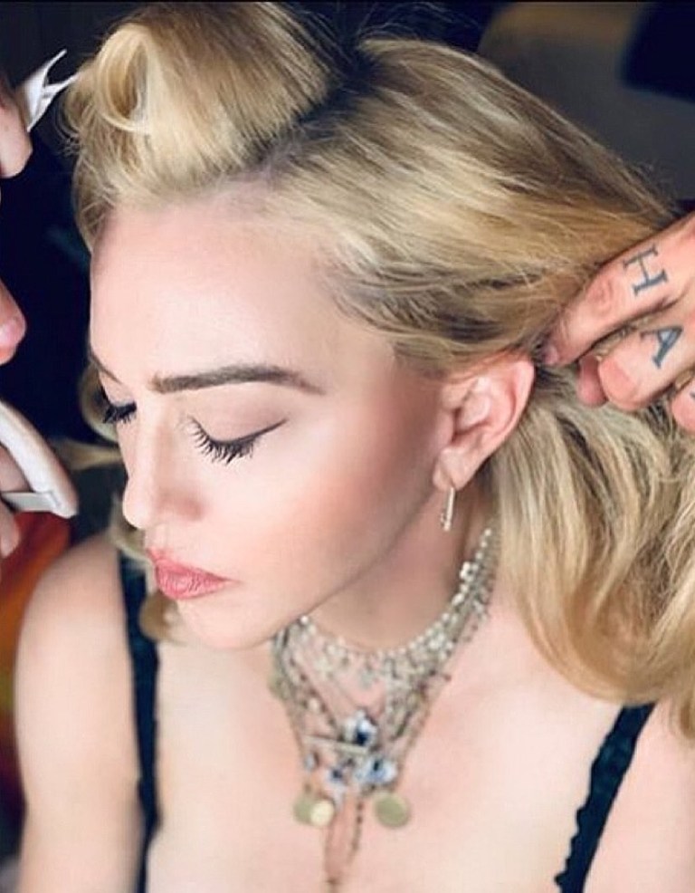 PORTFOLIOS: RICARDO GOMES – DIVINA MADONNA