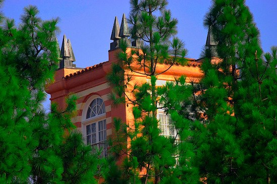 «CASTILLO DEL LAGO» – DIVINA MADONNA