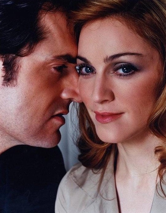 PORTFOLIOS: MARIO TESTINO – «VANITY FAIR» – DIVINA MADONNA