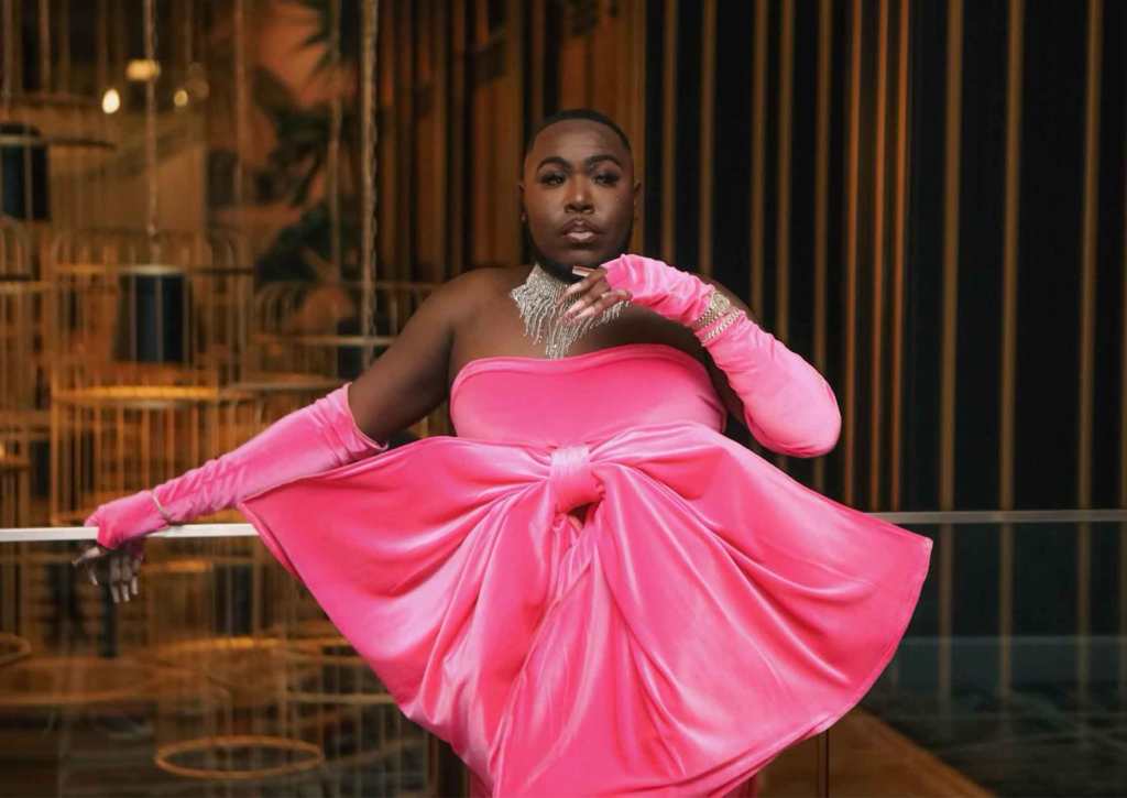 COLABORACIONES: «MATERIAL GWORLLLL» – DIVINA MADONNA