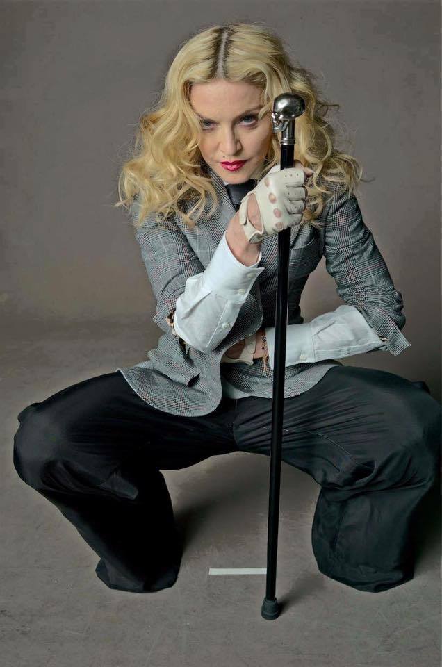 PORTFOLIOS: TOM MUNRO – DIVINA MADONNA