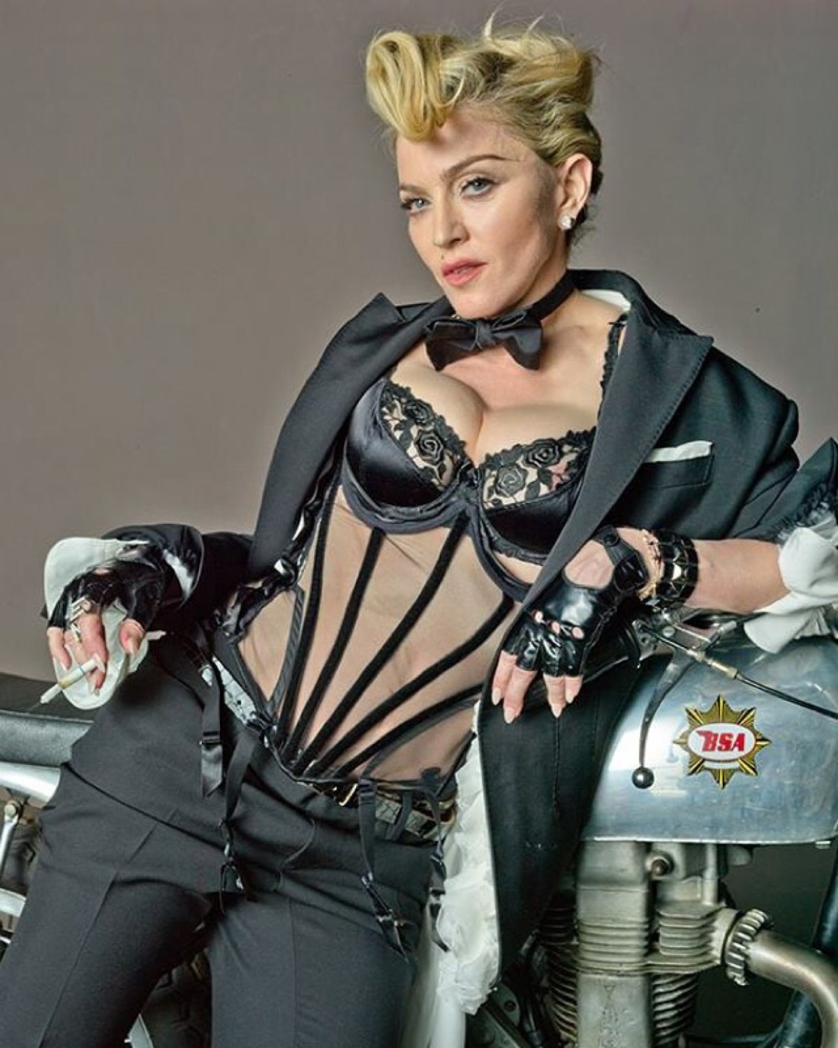 PORTFOLIOS: TOM MUNRO – DIVINA MADONNA