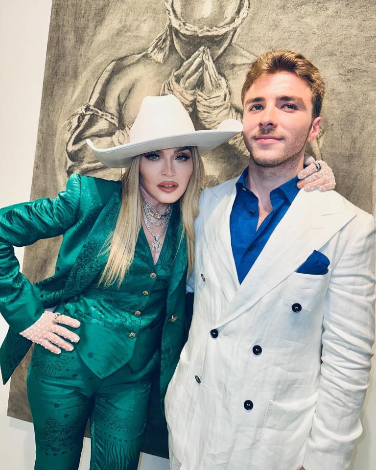 MADONNA EN LA MUESTA DE ARTE DE ROCCO RITCHIE – DIVINA MADONNA